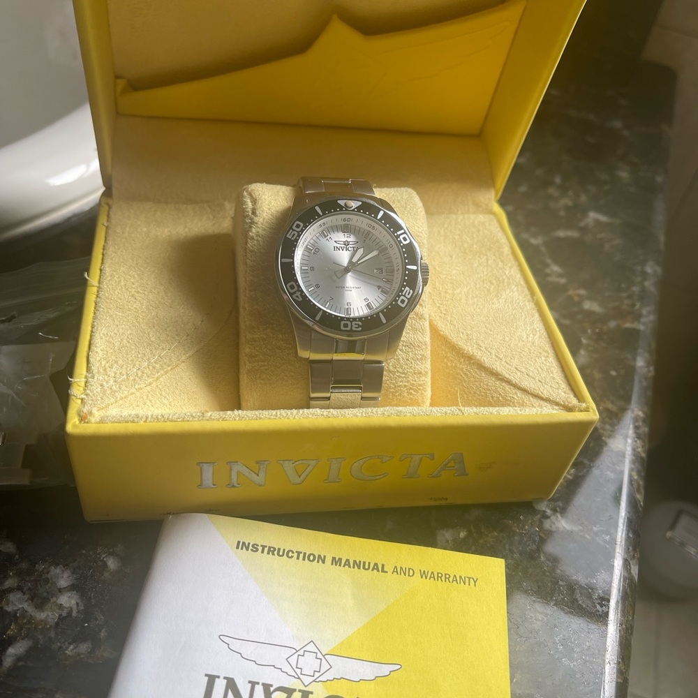 Vintage Mens Invicta Watch 100m Dive/Water Resistance - Gem